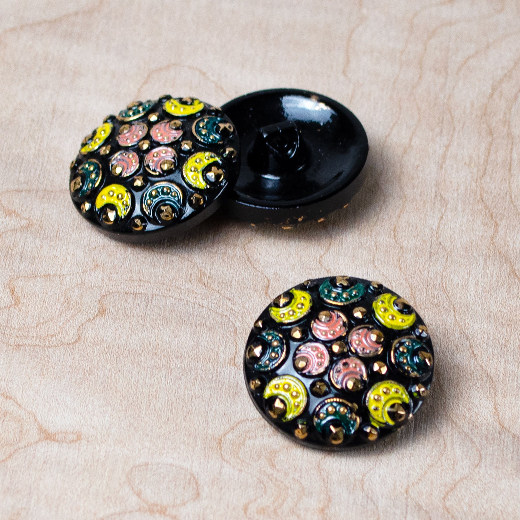 Button + Buckle – Embellish Trims