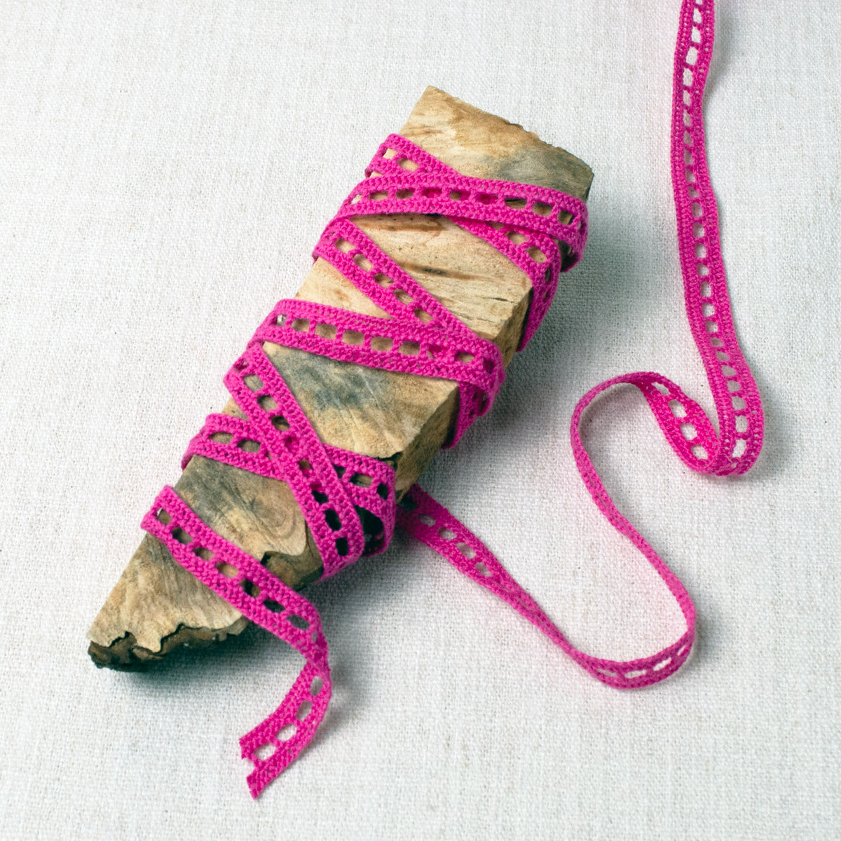 Ladder Lace in Fuchsia – Embellish Trims