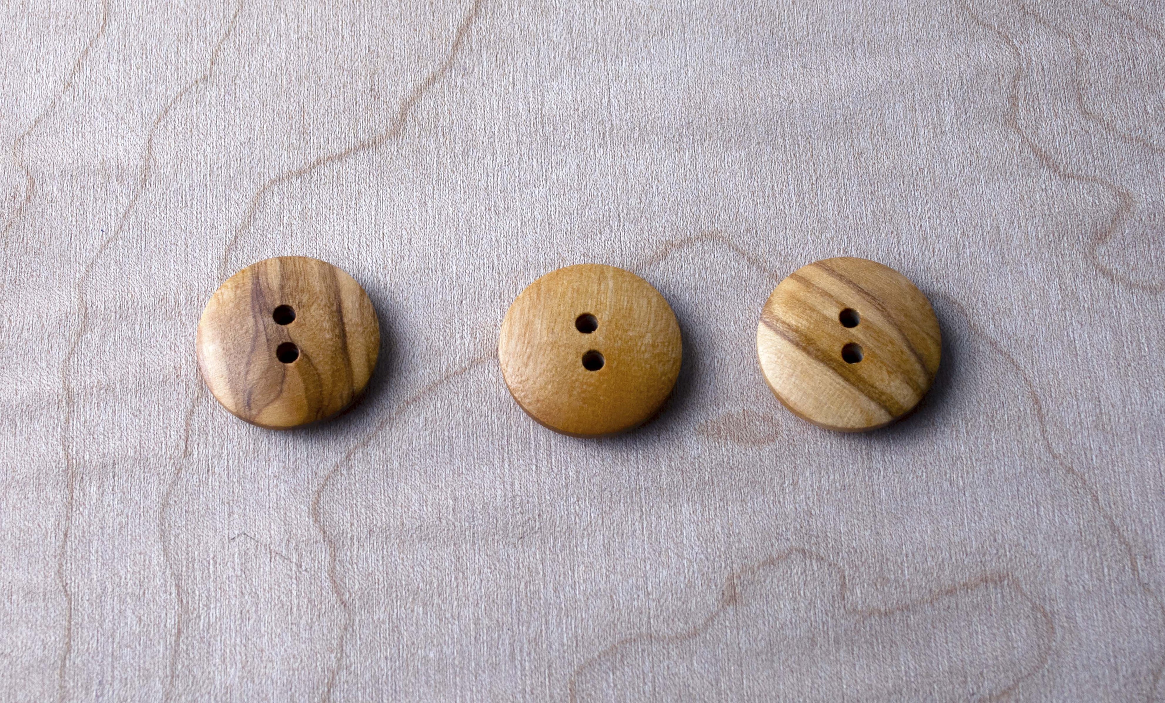 Honey-Tone Wooden Disc Button – Embellish Trims
